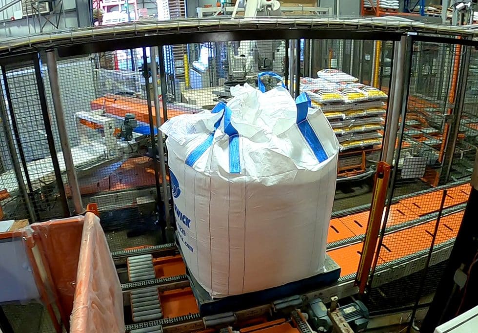 Semi-Automatic Tote/Bulk Bag Filling System | ROBOVIC Inc.